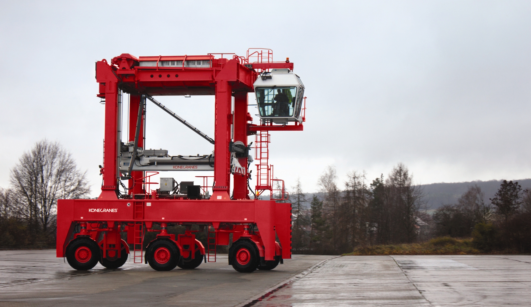 HÖHERE PRODUKTIVITÄT MIT DEM BOXRUNNER: DER NEUE STRADDLE CARRIER VON ...